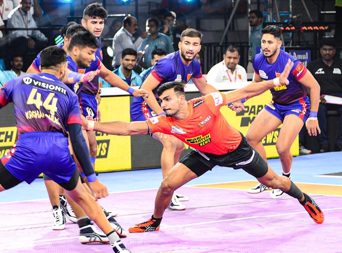 Dabang Delhi beat U Mumba in Pro Kabaddi League season opener - The Hindu